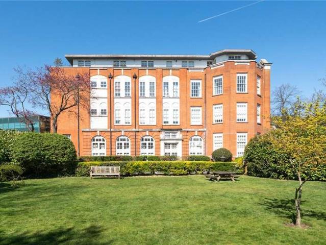 2 Bedroom Maisonette Flat