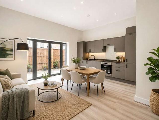 2 Bedroom Maisonette Flat