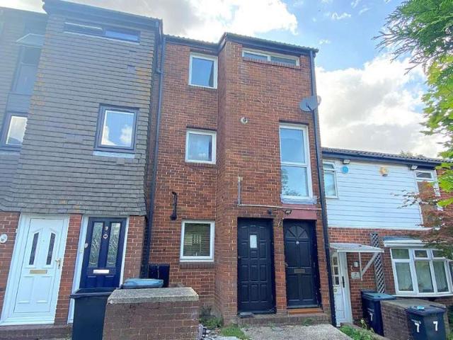 2 Bedroom Maisonette Flat