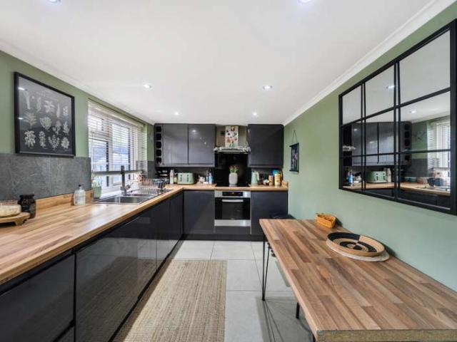 2 Bedroom Maisonette Flat
