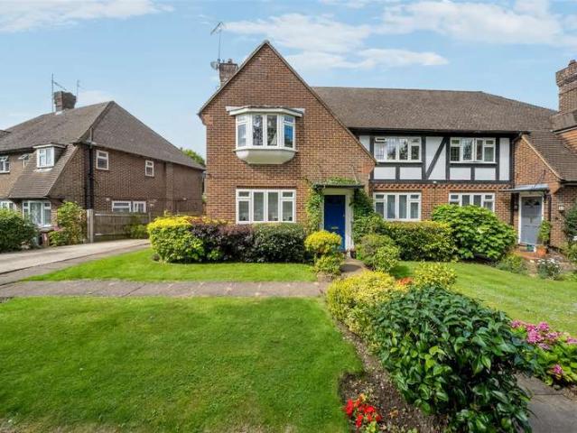 2 Bedroom Maisonette Flat