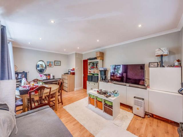 2 Bedroom Maisonette Flat