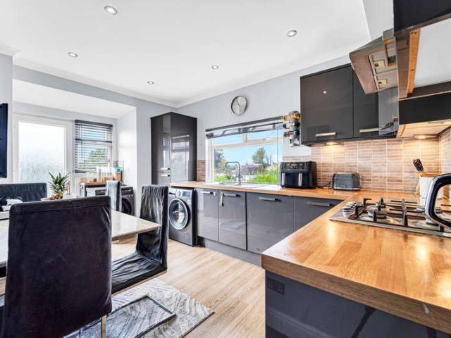 2 Bedroom Maisonette Flat