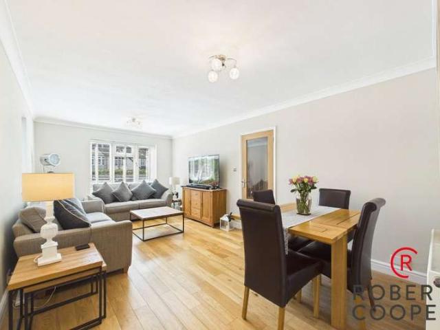 2 Bedroom Maisonette Flat