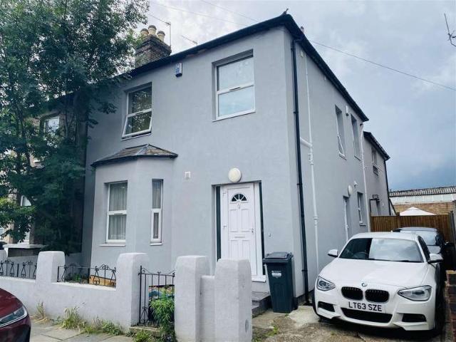 2 Bedroom Maisonette Flat