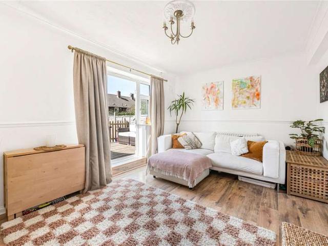 2 Bedroom Maisonette Flat
