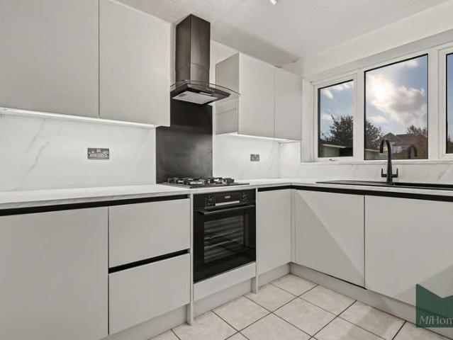 2 Bedroom Maisonette Flat
