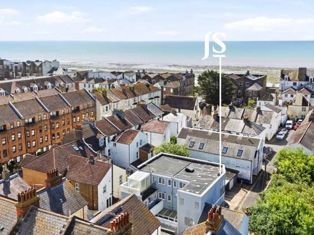 2 Bedroom Maisonette Flat
