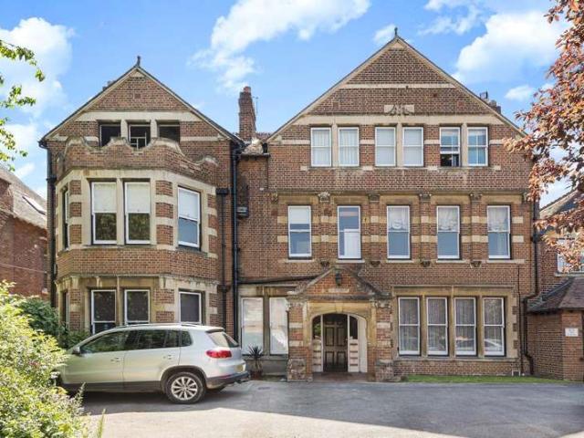 2 Bedroom Maisonette Flat
