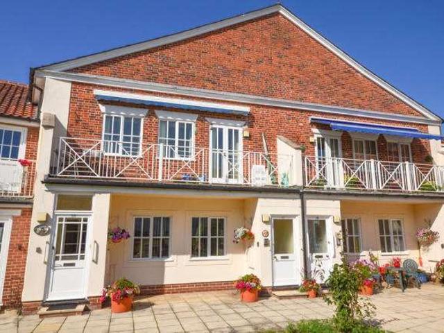 2 Bedroom Maisonette Flat