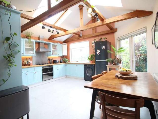 2 Bedroom Maisonette Flat