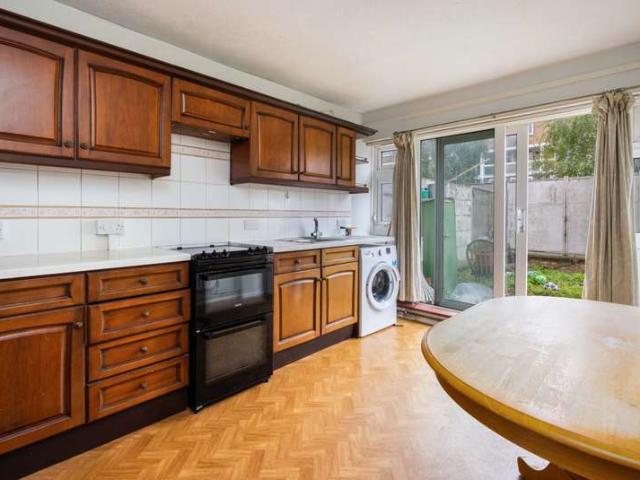 2 Bedroom Maisonette Flat