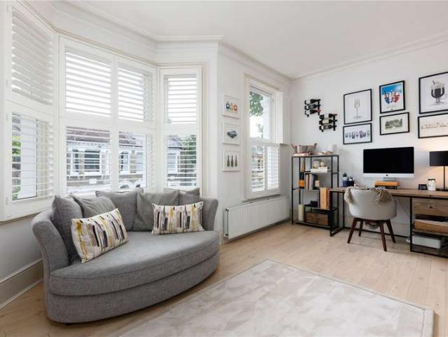 2 Bedroom Maisonette Flat