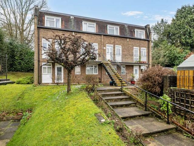 2 Bedroom Maisonette Flat