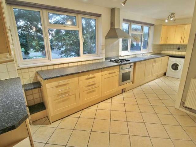 2 Bedroom Maisonette Flat