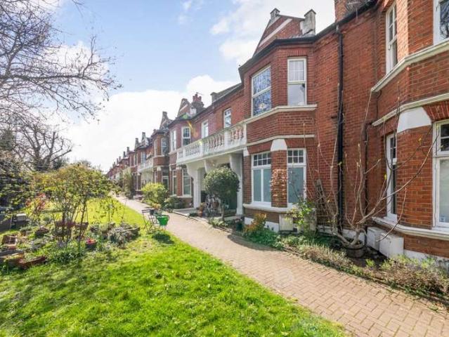 2 Bedroom Maisonette Flat