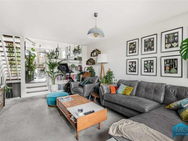2 Bedroom Maisonette Flat