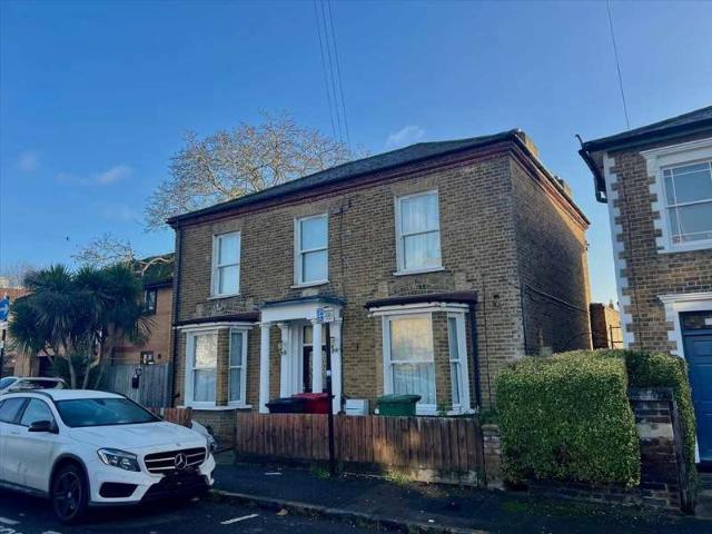 2 Bedroom Maisonette Flat
