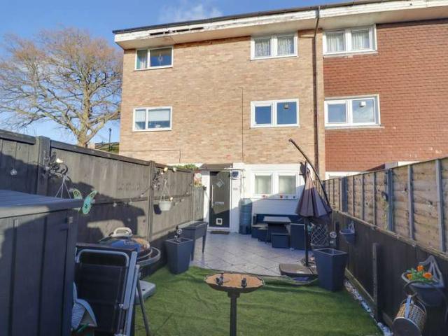 2 Bedroom Maisonette Flat