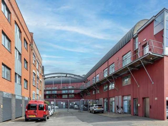 2 Bedroom Maisonette Flat
