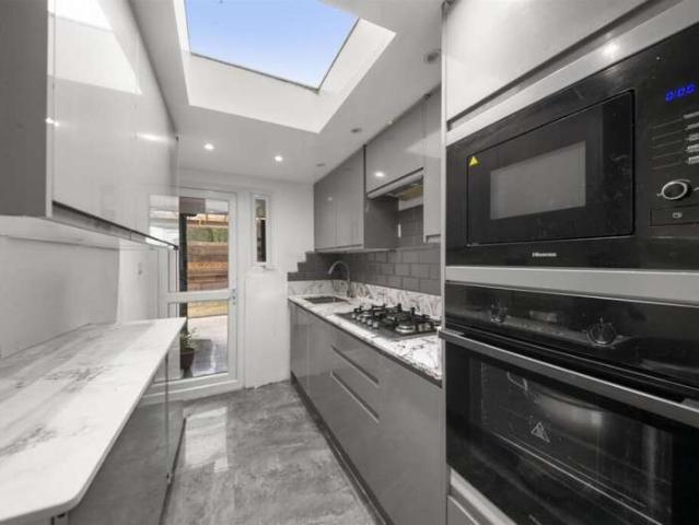 2 Bedroom Maisonette Flat