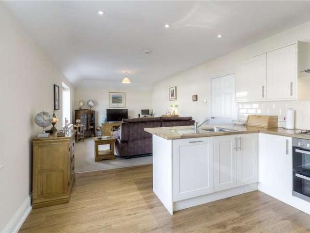 2 Bedroom Maisonette Flat