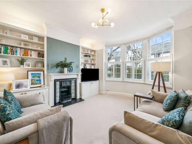 2 Bedroom Maisonette Flat