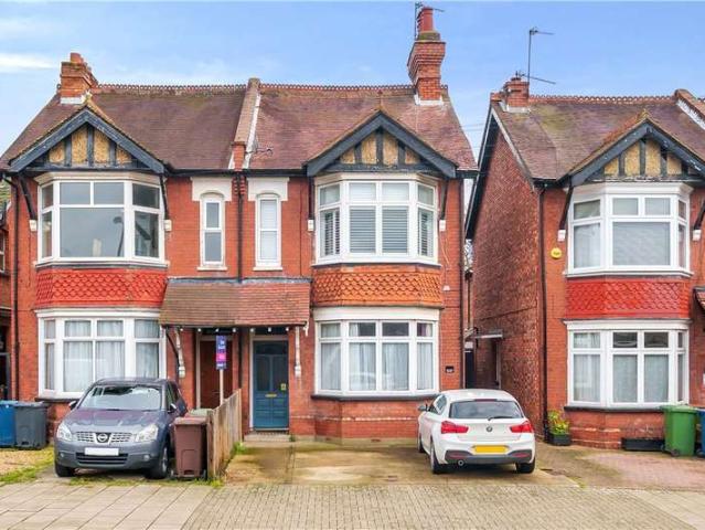 2 Bedroom Maisonette Flat
