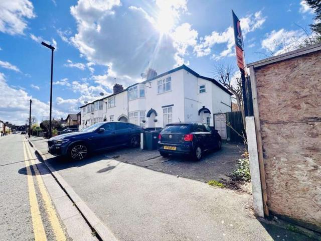 2 Bedroom Maisonette Flat