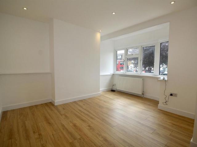 2 Bedroom Maisonette Garden To Let