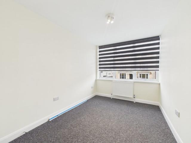 2 bedroom Maisonette in Frimley High Street, Camberley