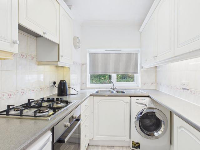 2 bedroom Maisonette in Guildford Road, Aldershot