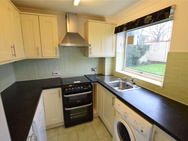 2 bedroom Maisonette in Lima Court, Reading