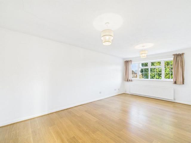 2 bedroom Maisonette in Mallow Park, Maidenhead