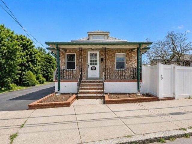 2 bedroom, Malden MA 02148 105060233