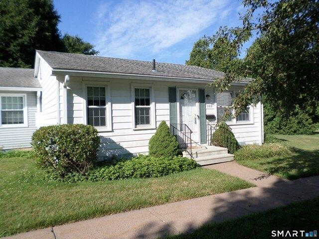 2 bedroom, Manchester CT 06042 104233356