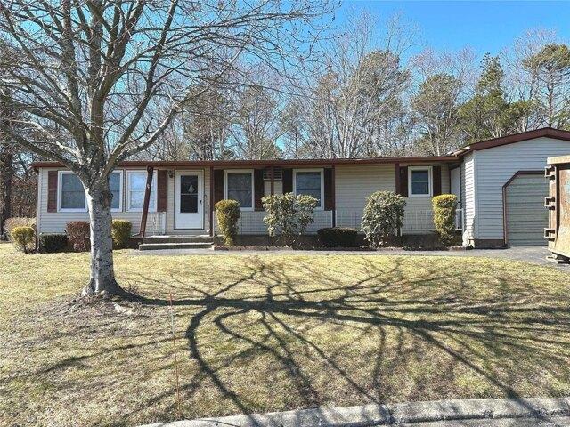 2 bedroom, Manorville NY 11949 103587866