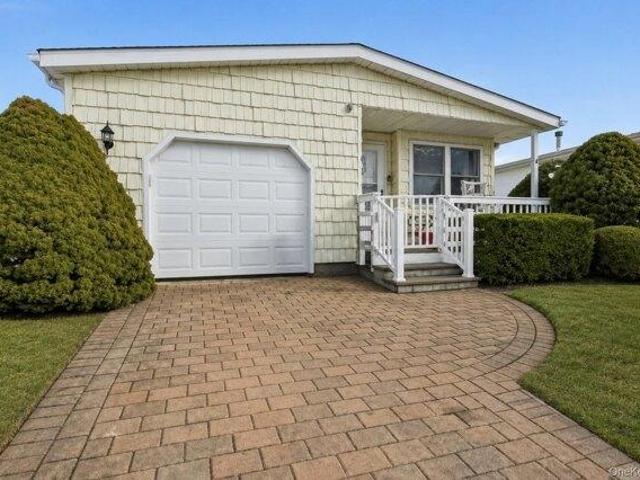 2 bedroom, Manorville NY 11949 103600605