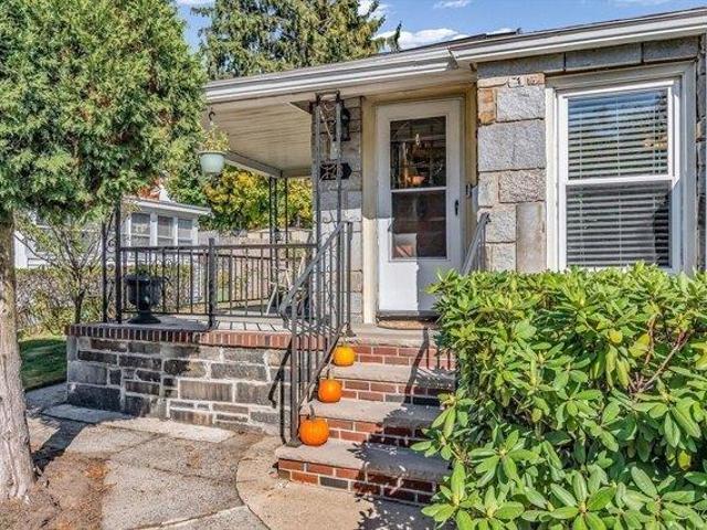 2 bedroom, Methuen MA 01844 102346806