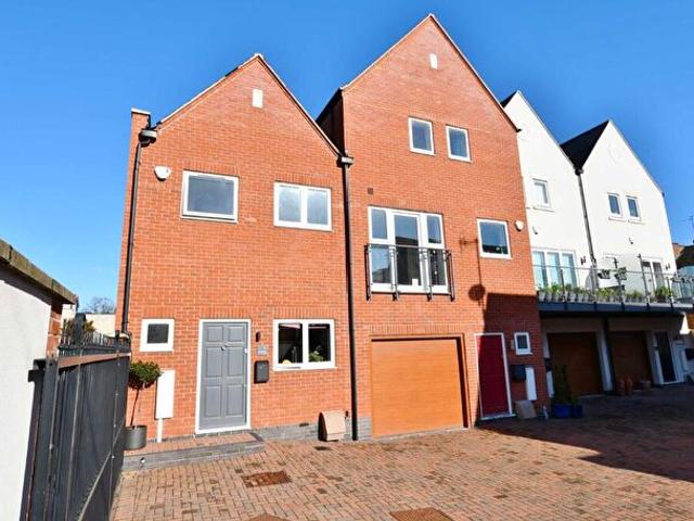2 Bedroom Mews To Rent In Clarendon Mews, Alveston Place, Leamington Spa, CV32