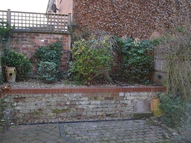2 bedroom mews to rent