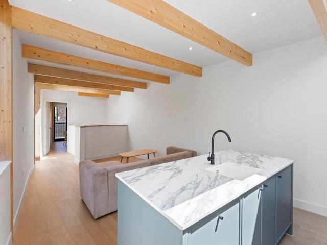 2 bedroom mews to rent