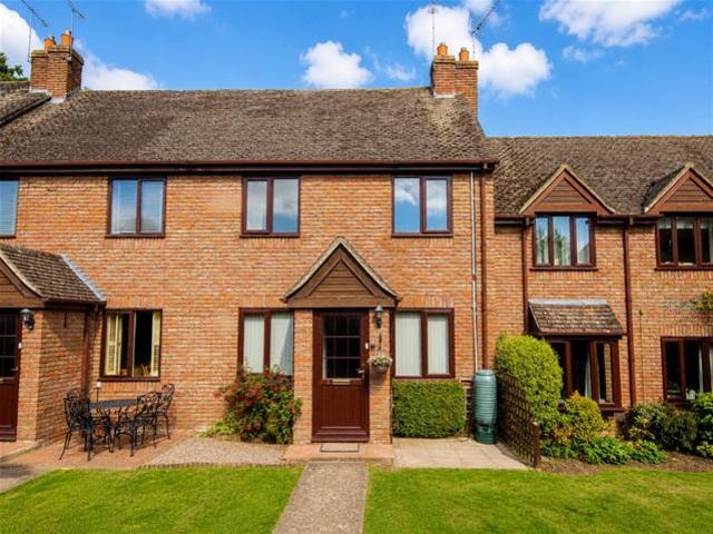 2 bedroom mews to rent