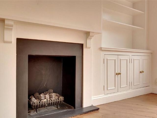 2 bedroom mews to rent