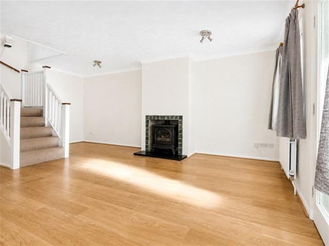 2 bedroom mews to rent