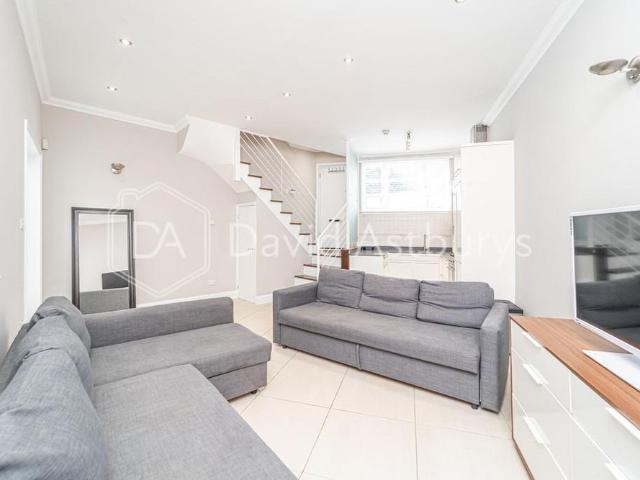 2 bedroom mews to rent
