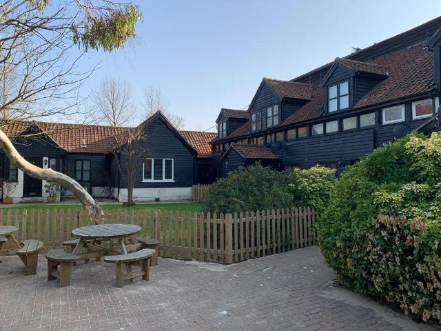 2 bedroom mews to rent