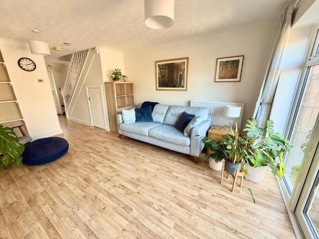 2 bedroom mews to rent