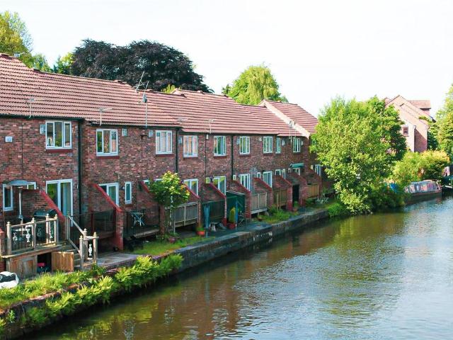 2 bedroom mews to rent