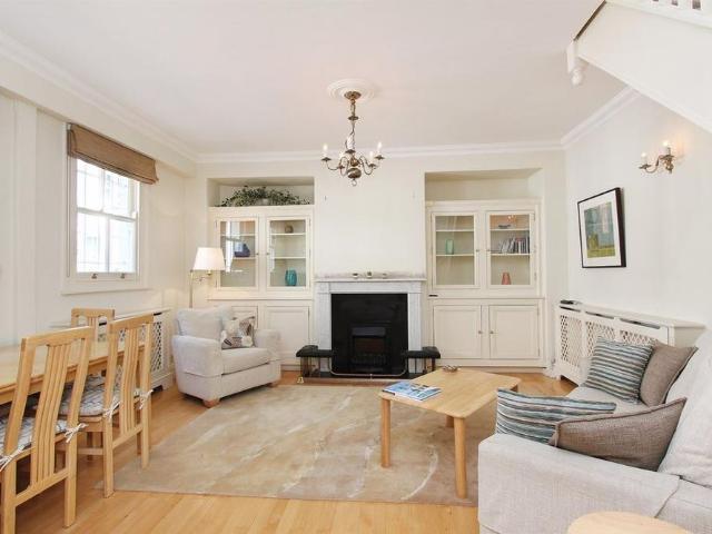 2 bedroom mews to rent